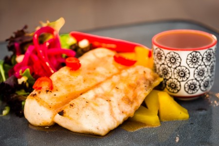 Gebratener Rotbarsch mit Paprikachilisoße | Icefresh Seafood